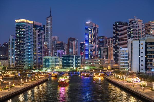 Deluxe King Suite Near Escan Tower Marina By Luxury Bookings - Dubai