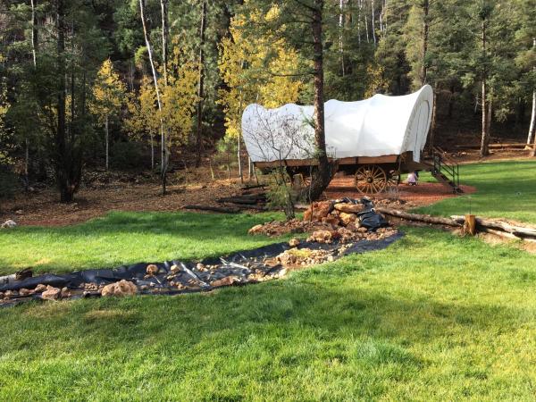 Whispering Pines Covered Wagons - Utah