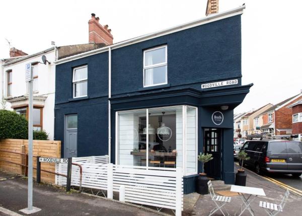 Beautiful Two Bed Mumbles Flat - With Parking Space - The Mumbles