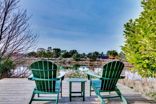Spacious House With Private Hot Tub On The River, Dog Friendly - Seaside, OR