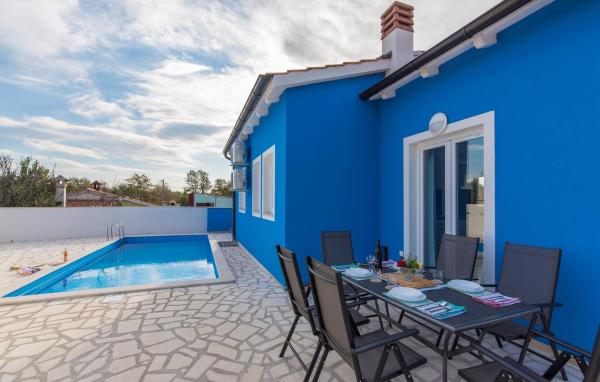 Blue Holiday House With Private Pool - Novigrad