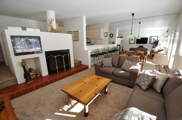 Cozy 1 Bedroom East Vail Condo #2c. Shuttle, Hot Tub, And Market On Site. - Vail, CO