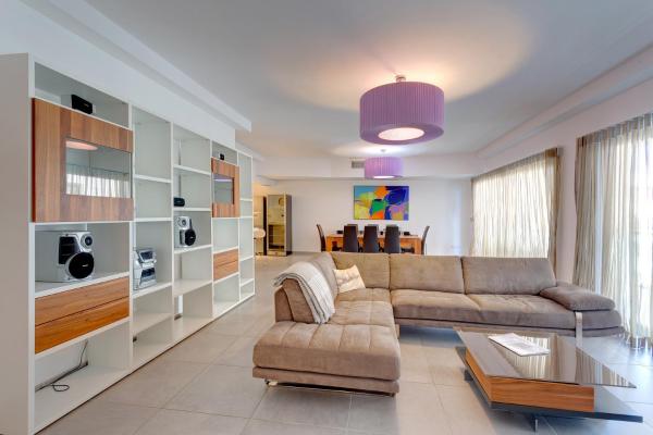 Seaview Apartment In Fort Cambridge, Sliema - Malta