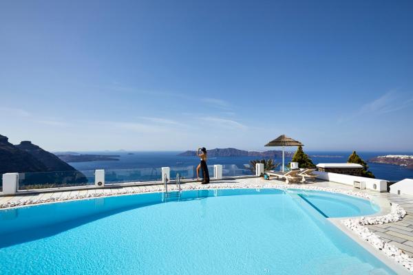 Grand Honeymoon Villa With Hot Tub & Caldera View - Santorini