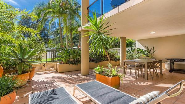 Comfortable Ground Floor Apartment Opposite Clarkes Beach - Byron Bay