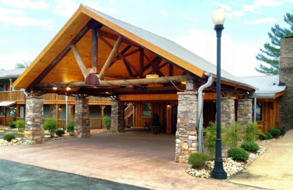 The Smoke House Lodge - Sewanee, TN
