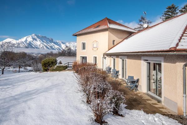 "La Combe Fleurie" Appartements & Chambres - Hautes-Alpes