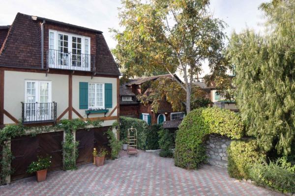 The Charlie Weho Luxurious 2bdr/2bath Apartment - West Hollywood, CA