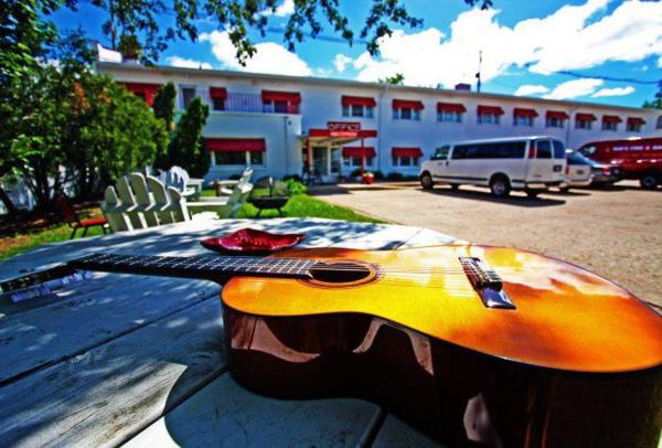 Holiday Music Motel - Sturgeon Bay, WI