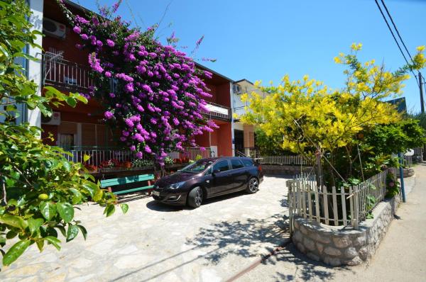 Apartments In Starigrad-paklenica 6819 - Croatia