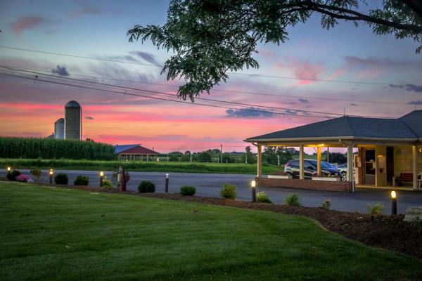 Harvest Drive Family Inn - Renovated Rooms - Strasburg, PE USA