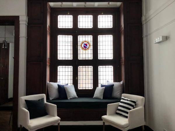 Antiguo Departamento Con Excelente Ubicación - Buenos Aires