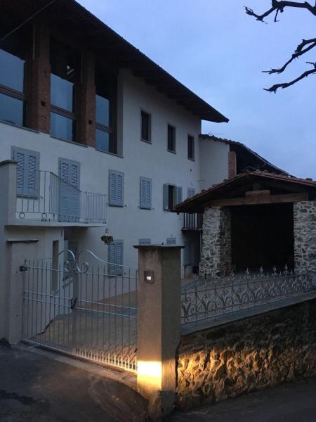 Horse Shoe House - Ivrea