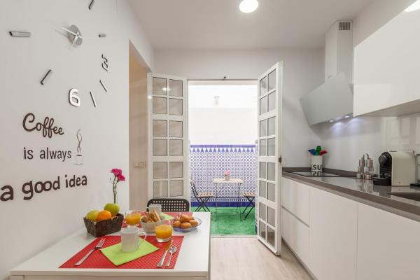 The Secret To A Great Stay In Seville | 1´ Giralda - Seville