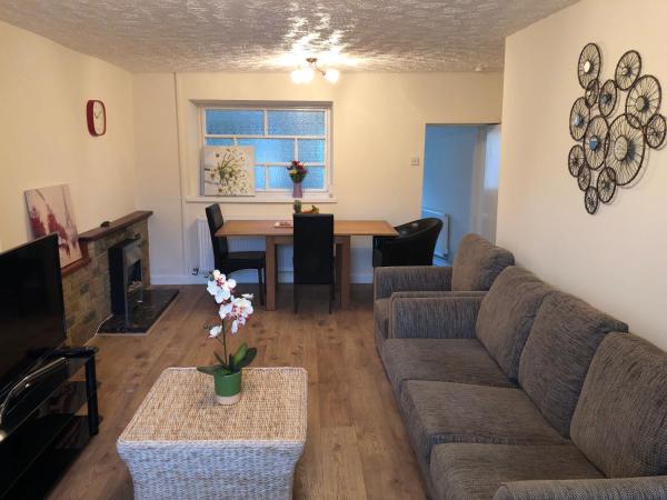 11 Llainwen Isaf - Bethesda