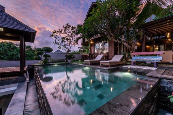 Raja Woods Villa - Bali
