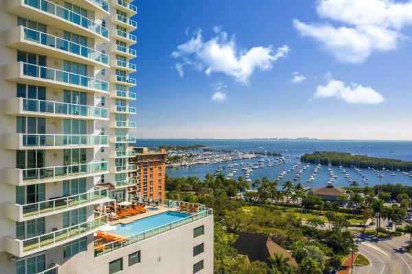 Real Luxury King Room, Fridge, Views, Free Parking, Pool, Wi-fi - Miami, FL