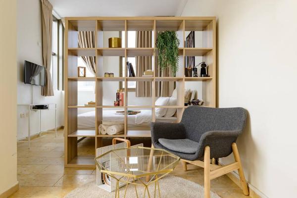 Bright And Spacious Loft By The Sea With Bomb Shelter - Tel-Aviv