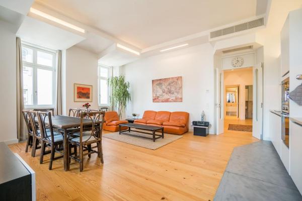 Spacious & Bright Apartment In Cais Sodre - Lisbon