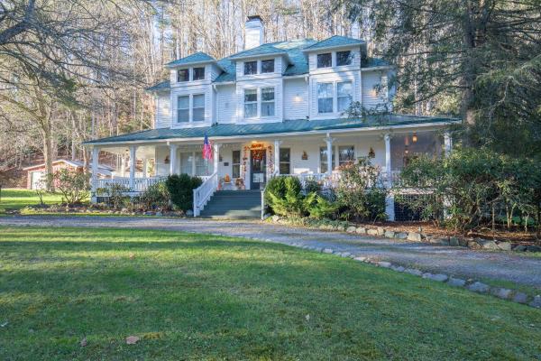 Gordon & Henry Room 4 - Taylor House Inn, Historic Valle Crucis Nc - Valle Crucis, NC