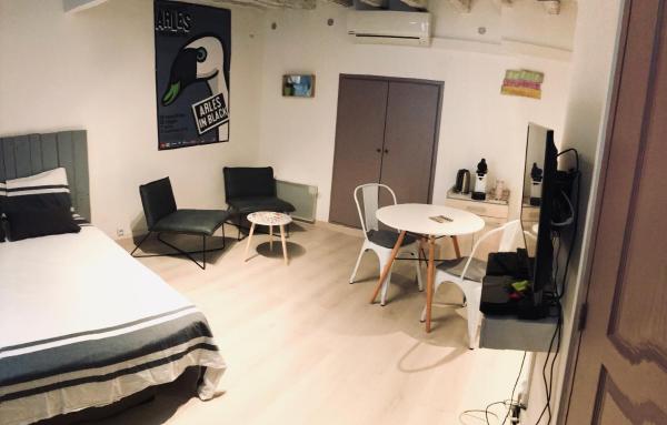 Studio Typique Et Cosy Climatise. - Arlés