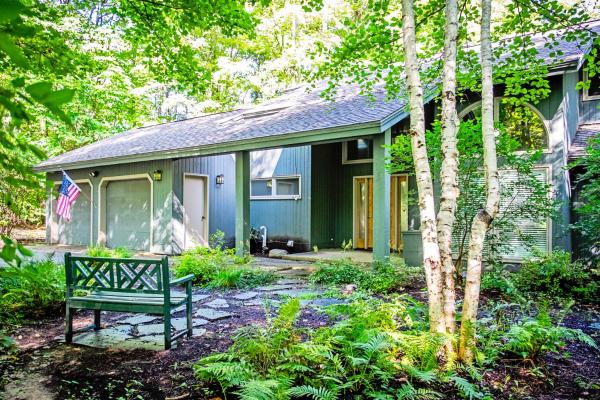Birchwood: Scenic Sanctuary - Petoskey, MI