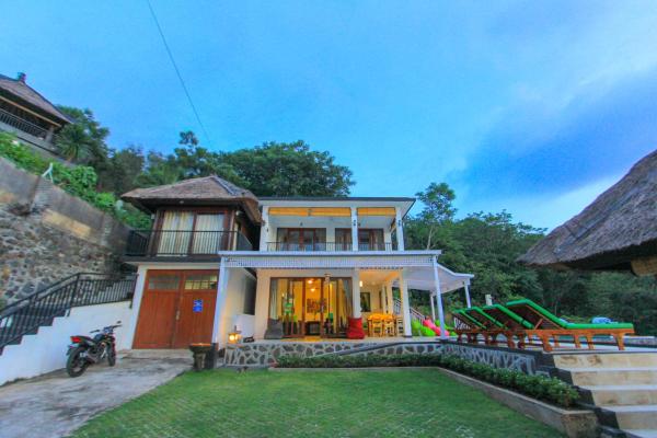 Villa Rinisha Rumah Senja Temukus Lovina - Munduk
