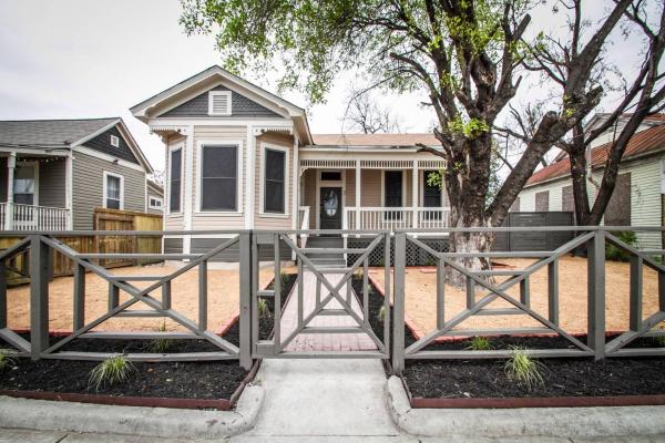Wyoming St Restored Historic 2br/1ba Downtown - Monte Vista - San Antonio