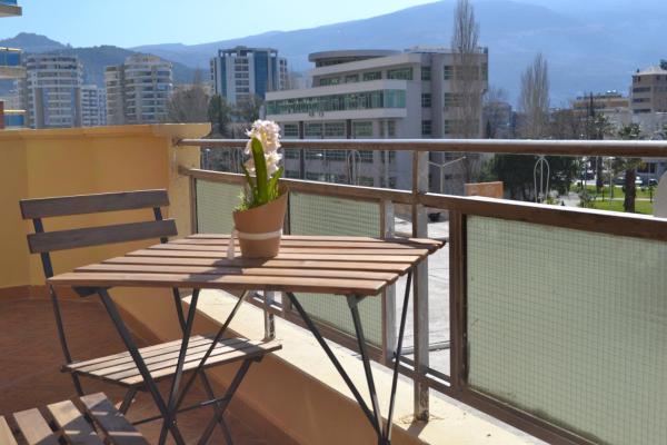 Kela's Central 5 Bedrooms Apartment - Albania