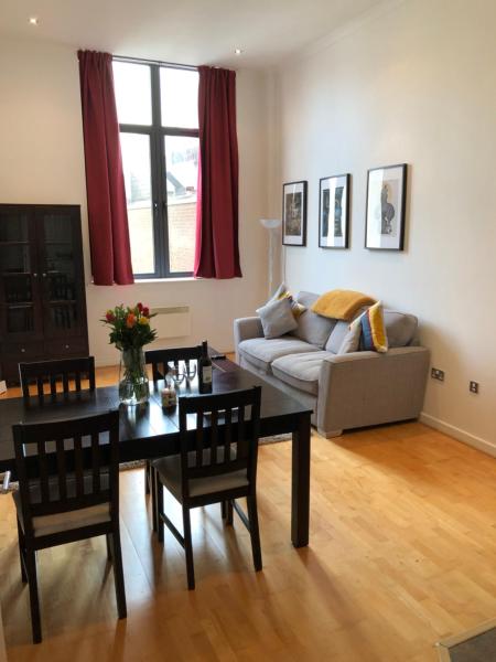 Stylish City Centre Apartment - Cardiff