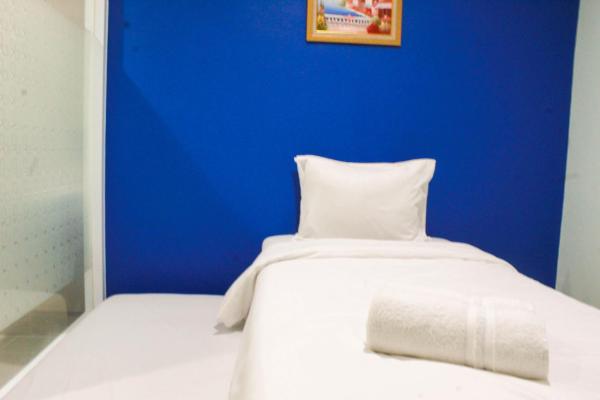 Simple Studio Room At Guest House Way Seputih Near Central Park By Travelio - Jakarta