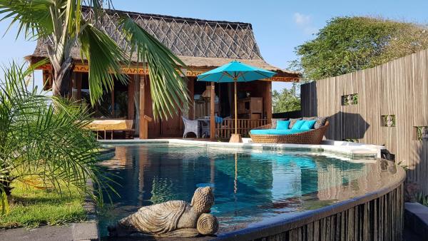 Seseh: Golden Suite – Beach Access Shared Pool - Bali