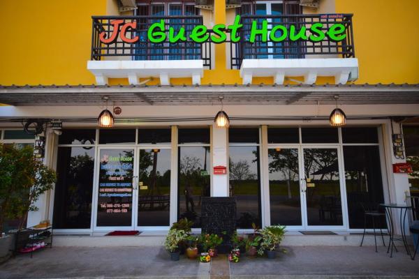 Jc Guesthouse @ Suratthani Airport - Thailand