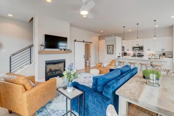 New Luxury Loft 1 I Huge Hot Tub I Great Views I Best Price I Free Adventures Daily - Winter Park, CO