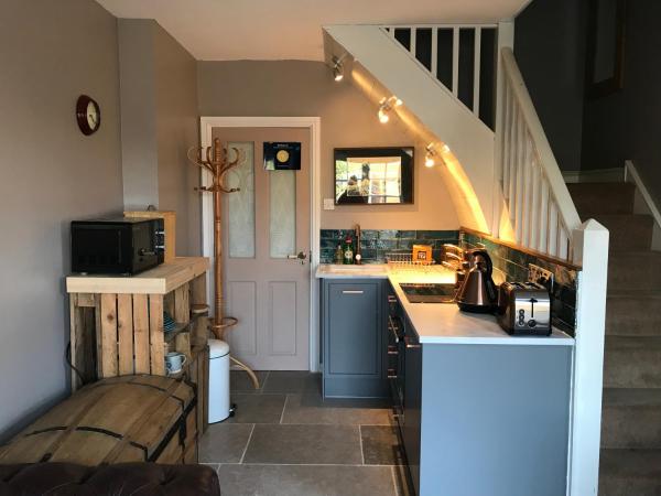 Fistral Court - Beautiful Self Catering Space - Holywell