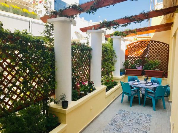 Oasis Veranda Under Columns.kolonaki Embassy Area. - Atenas