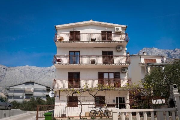 Apartments Family Roso - Brela