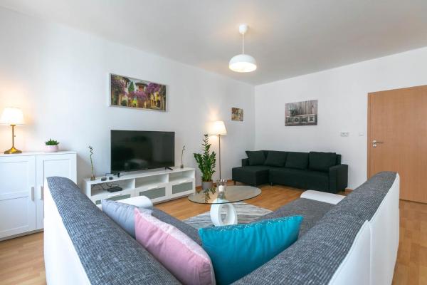 Spacious Apartment In The Old Town Of Bratislava - Pozsony