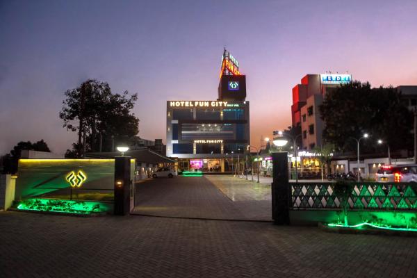 Hotel Fun City - Navsari