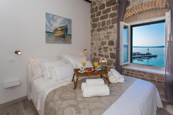 Seafront Apartment In Historical Cippico Castle - Chorvatsko