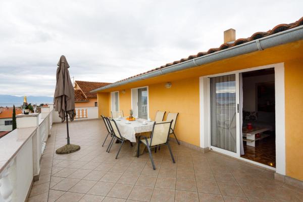Spacious And Modern App With Big Terrace (4+2 Persons) - Malinska