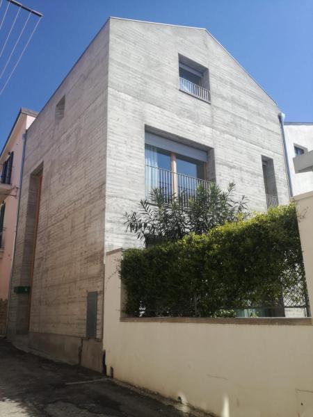 La Casa Di Mario Tra Le Case - Italy