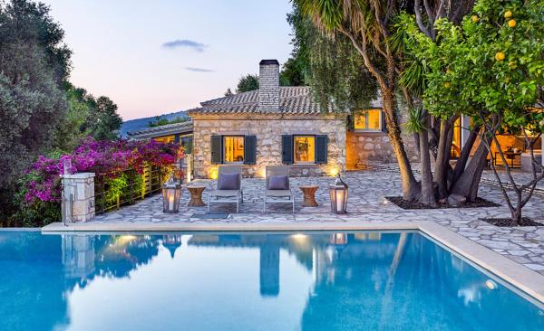 Beachfront Luxury Residence-villa Ioli