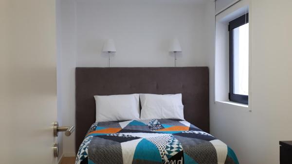 Tmb (Train / Metro& Bus ) Oporto Station House - Canelas
