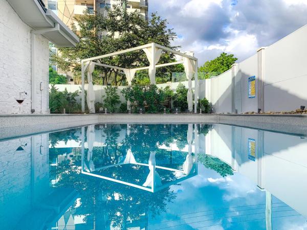 Lamour Holiday Beach House - Surfers Paradise