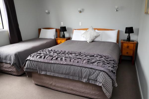 Coronation Park Motels - West Coast