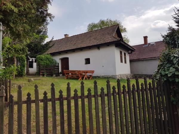 Kontyos Vendégház - Hollókő