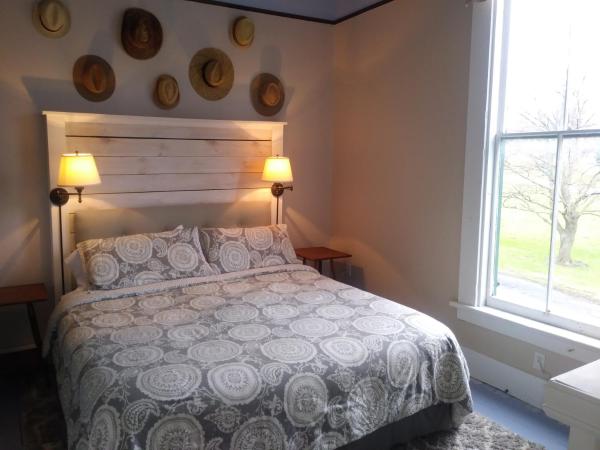 The Inn In Westport - Adirondack Mountains