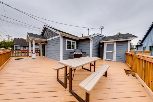 Charming Seaside Home W/ A Private Hot Tub & Easy Beach Access - Seaside, OR