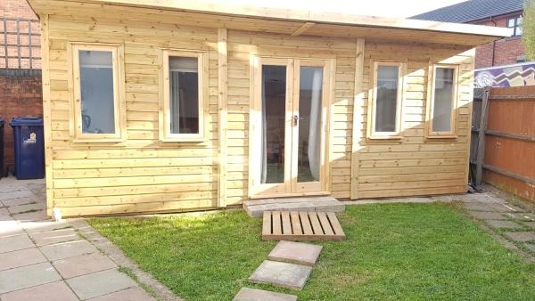 Urban Log Cabin Near Zone 2 Tube - London, UK